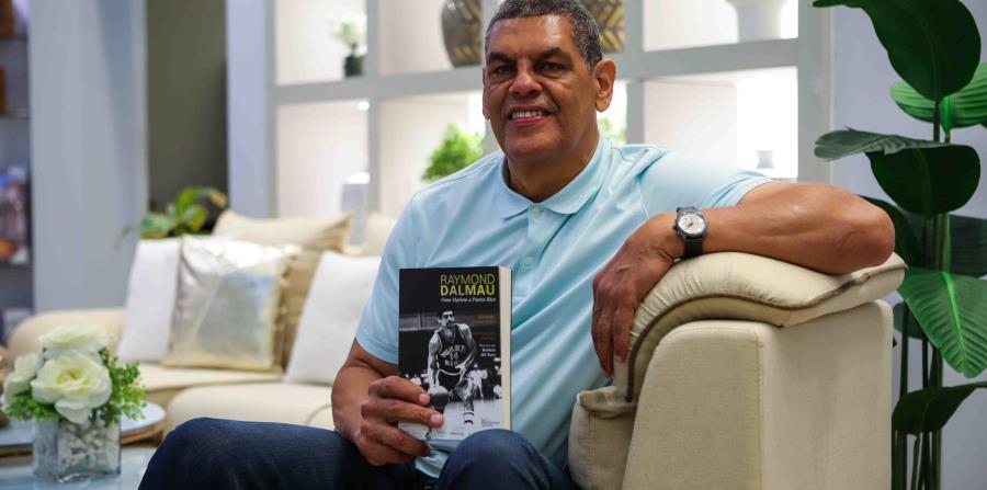 Raymond Dalmau llega a Orlando con su libro de memorias | El Nuevo Día